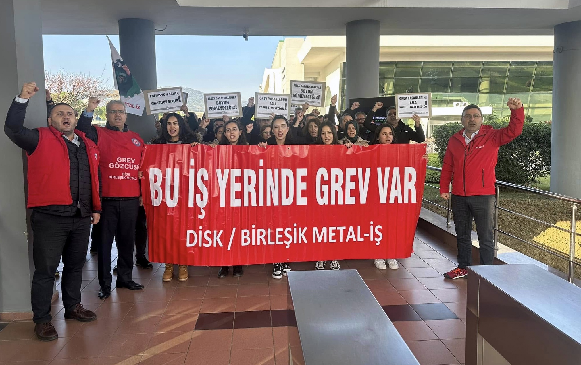 Üç Fabrikada Daha Grev - Birleşik Metal-İş